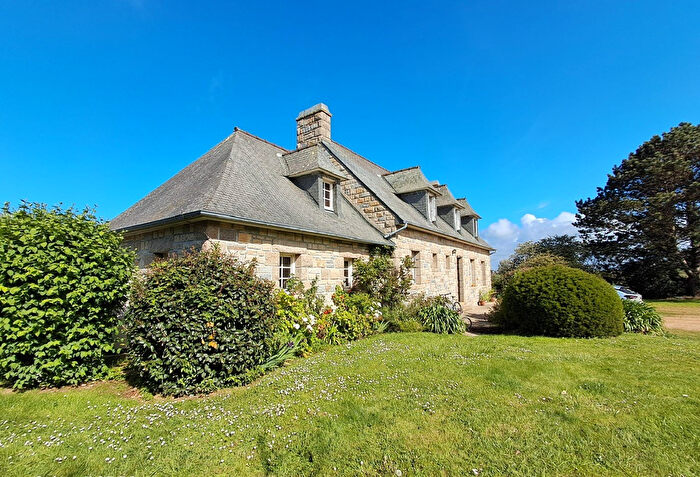 Maison à vendre - Plougrescant - 6 pièces - 5 chambres