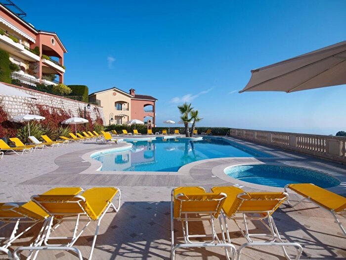 Appartement à louer - Èze - 9 pièces - 6 chambres