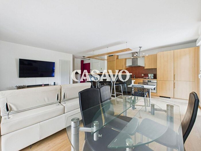 Appartement à vendre - Décines-Charpieu, Centre-ville - 3 pièces - 2 chambres