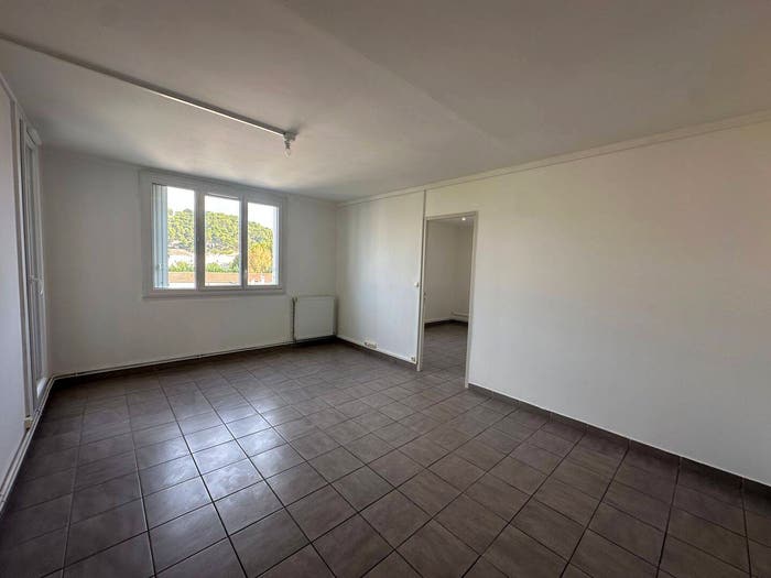 Sud, Châteaurenard - Appartement 4 pièces à louer
