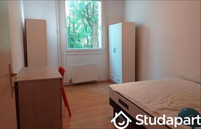 Appartement à louer - Clairieres-Chateaux-Zone Agricole, Cergy - 1 pièce - 1 chambre