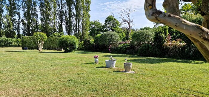 Montpellier-de-Médillan : Maison 8 pièces à vendre
