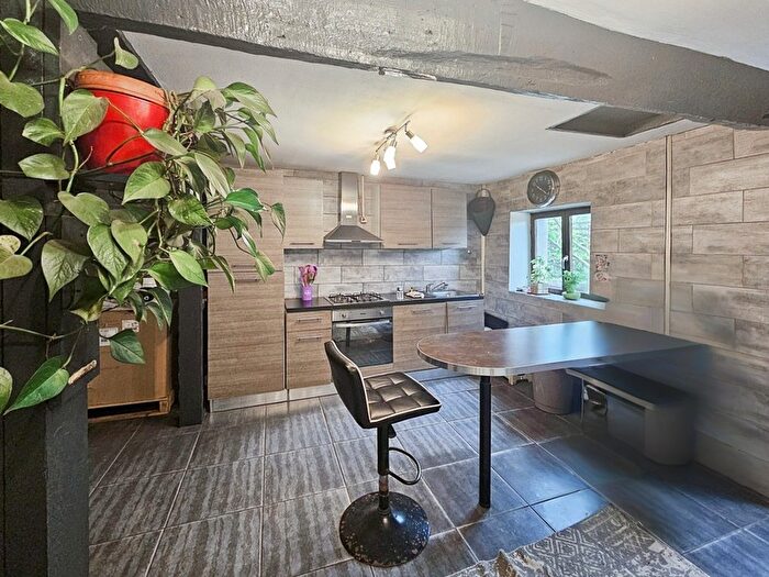 Maisons à vendre et appartements à louer - 1