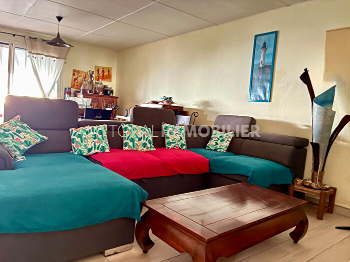 Maison à vendre - Les Trois-Bassins, Centre-ville, Bois de Nèfles - 3 pièces - 2 chambres