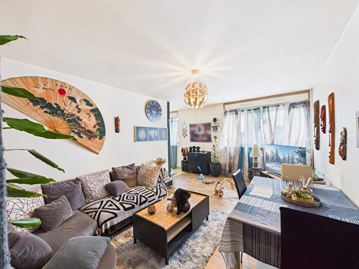 Appartement à vendre - Romilly-sur-Seine, Centre-ville, Gare, Lion, Les Hauts Buissons - 4 pièces - 2 chambres