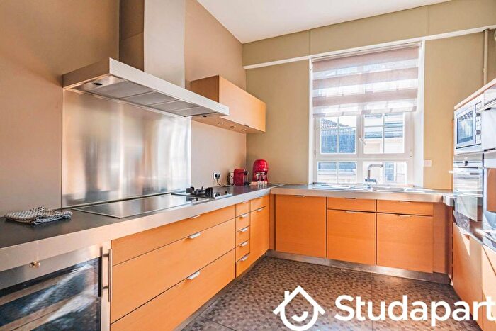 Appartement à louer - Centre Ville, Reims - 4 pièces