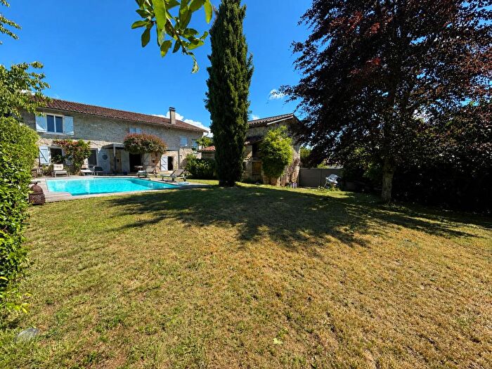 Maison 8 pièces à Tossiat, à vendre