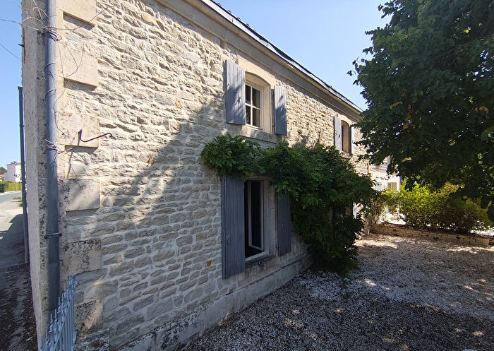 Maison 5 pièces à Fors, à vendre