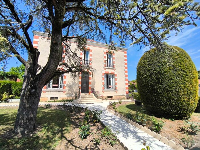 Saint-Fraigne : Maison 6 pièces à vendre