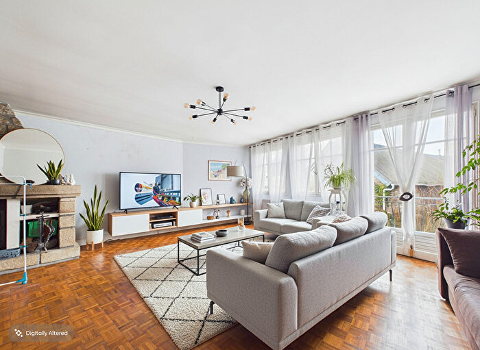 Maison à vendre - Scaër - 7 pièces - 5 chambres