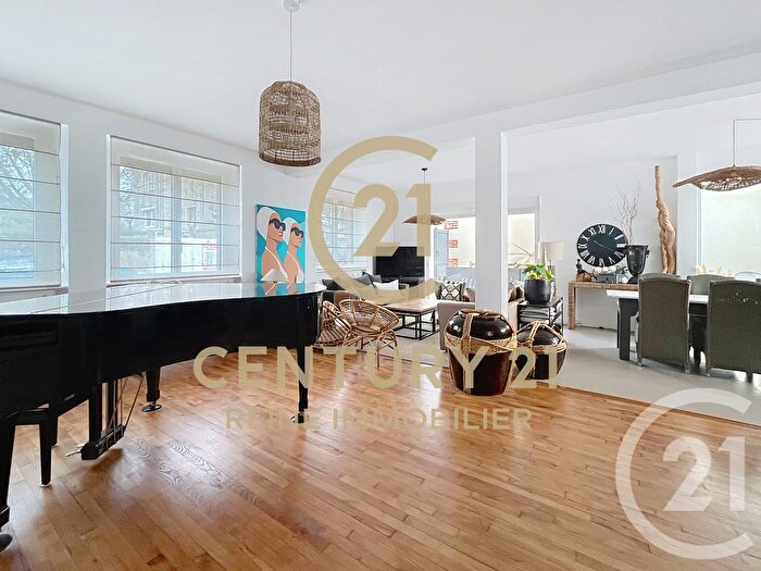 Maison à vendre - Quartiers Nord-Ouest, Saint-Martin - 7 pièces - 5 chambres