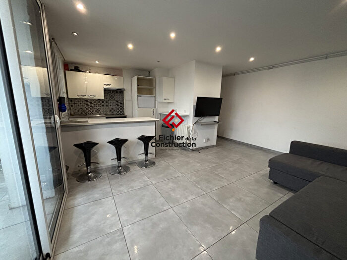 Appartement à louer - Grenoble, Eaux-Claires, Mistral - 4 pièces - 3 chambres