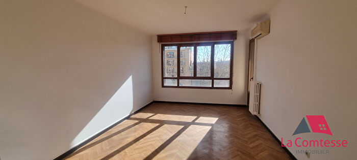 Appartement à louer - Aix-en-Provence, Centre-ville - 3 pièces - 2 chambres