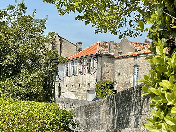 Angoulême : Maison 9 pièces à vendre