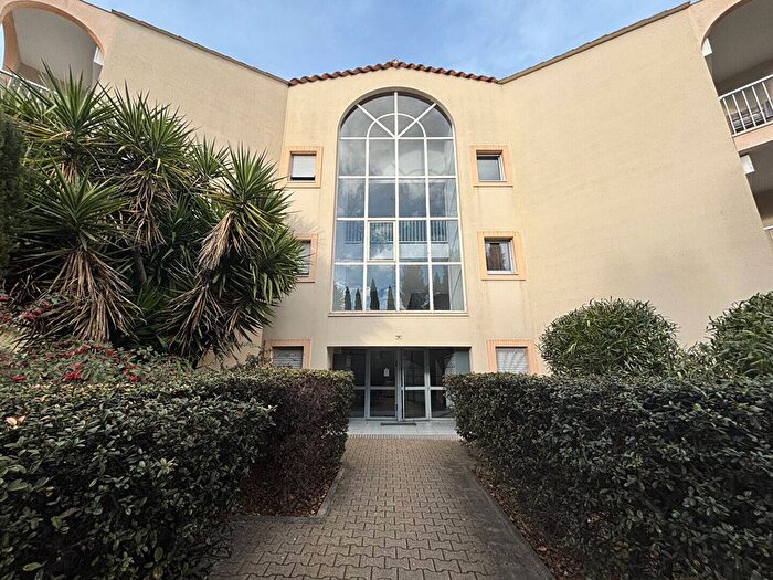 Appartement à louer - Jardins de la Fontaine, Nîmes - 1 pièce