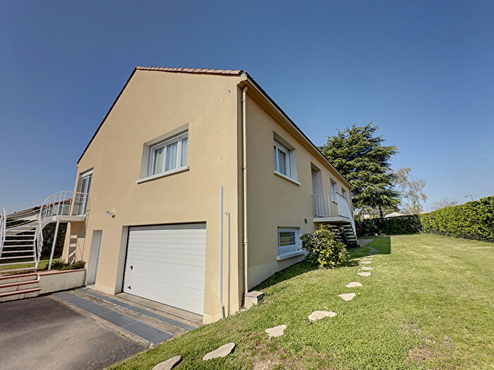 Maison à vendre - Le Loroux-Bottereau - 8 pièces - 4 chambres