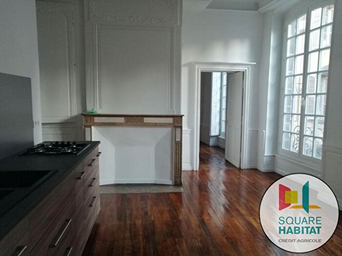 Appartement à louer - Riom, Centre-ville - 3 pièces - 2 chambres