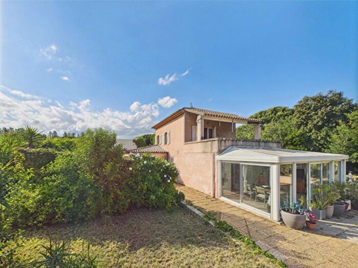 Maison à vendre - Fréjus, Villeneuve - 5 pièces - 3 chambres