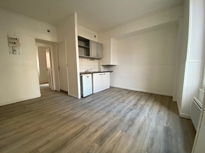 Appartement à louer - Mantes-la-Jolie, Centre-ville - 1 pièce