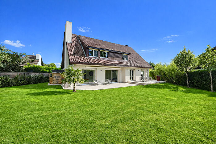 Maison à vendre - Saint-Nom-la-Bretèche - 9 pièces - 6 chambres