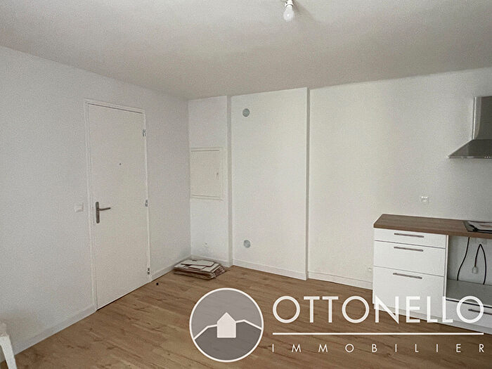 Appartement 1 pièce à louer - Roquebrune-sur-Argens, Village