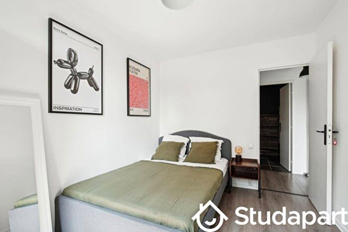 Appartement à louer - Clairieres-Chateaux-Zone Agricole, Cergy - 1 pièce - 3 chambres