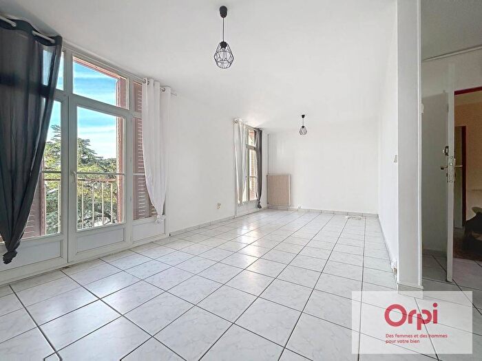 Appartement à louer - Fontbouillant, Montluçon - 3 pièces - 2 chambres