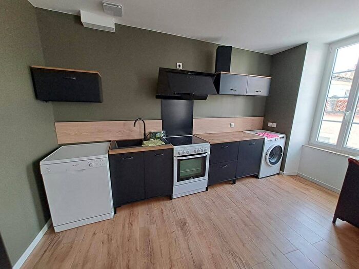 Centre Ville, Saint-Jean-dAngély : Appartement 1 pièce à louer