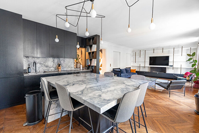 Paris 9ème, Clichy, Trinité : Appartement 4 pièces à louer