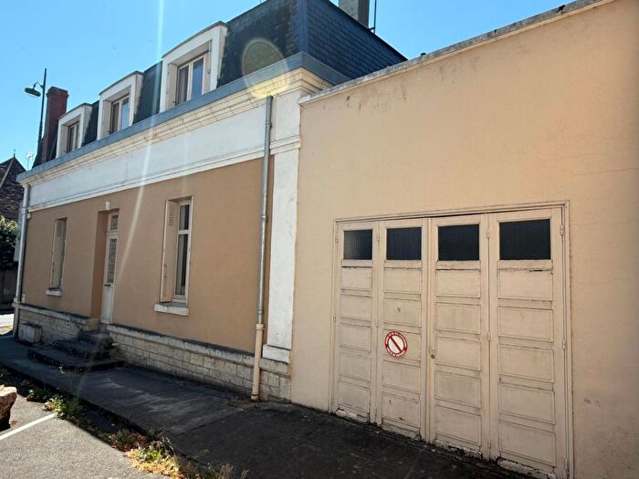 Maison 8 pièces à La Châtre, à vendre