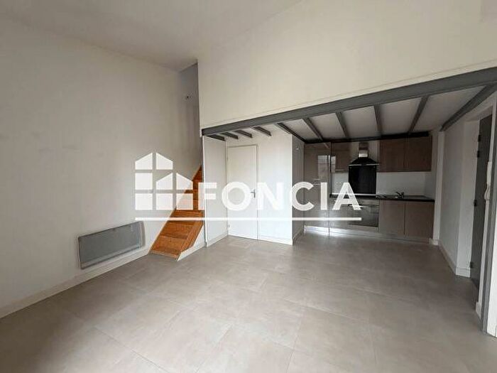 Appartement à louer - Lézignan-la-Cèbe - 3 pièces - 2 chambres