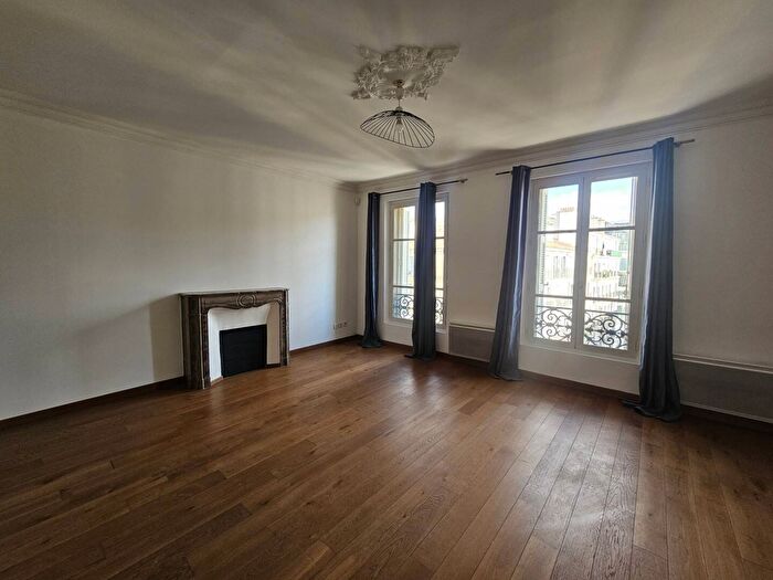 Appartement à louer - Marseille ème arrondissement - 4 pièces - 3 chambres