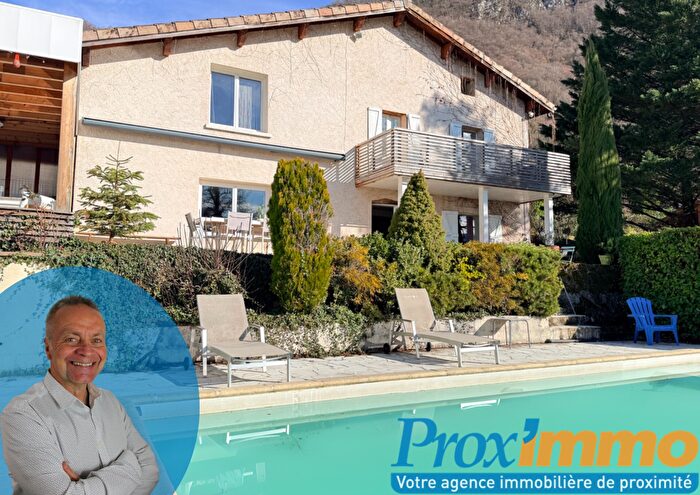 Maison à vendre - La Buisse - 6 pièces - 4 chambres