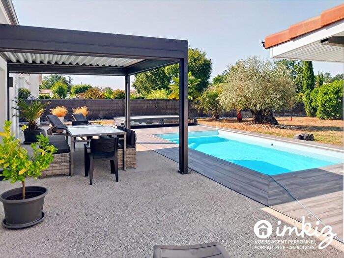 Saint-Pierre-du-Mont : Maison 5 pièces à vendre
