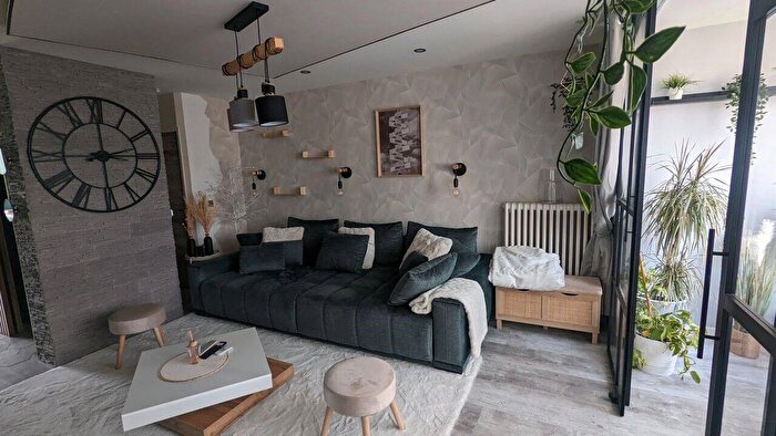 Appartement à louer - Ateliers SNCF, Chenôve - 3 pièces - 2 chambres