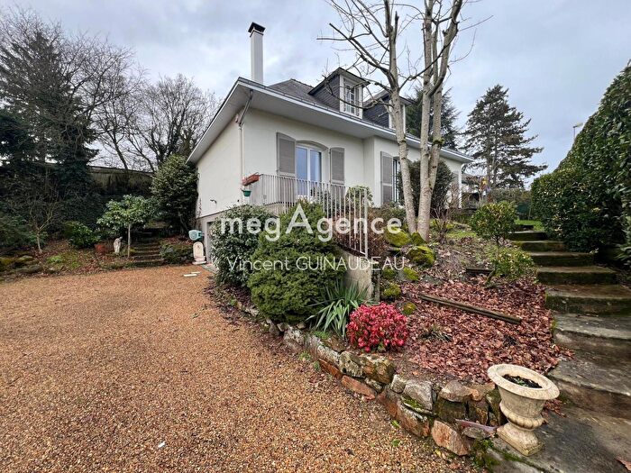 Maison à vendre - Cholet, Bretagne - 7 pièces - 5 chambres