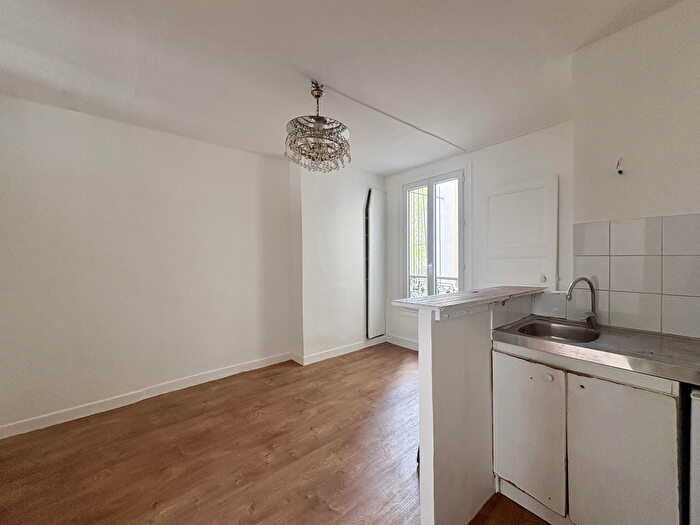 Appartement 2 pièces à vendre à Paris 18ème, Porte de la Chapelle, Charles Hermite, Evangile