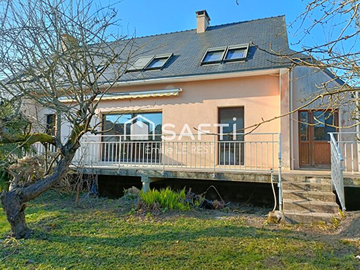 Maison à vendre - Châteaulin - 8 pièces - 4 chambres