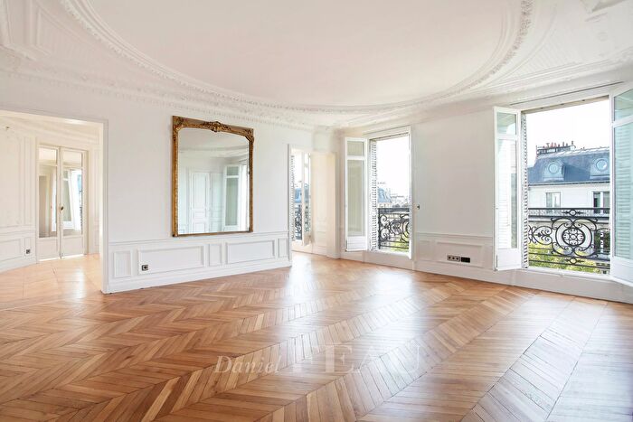 Paris 8ème, Mairie : Appartement 5 pièces à louer