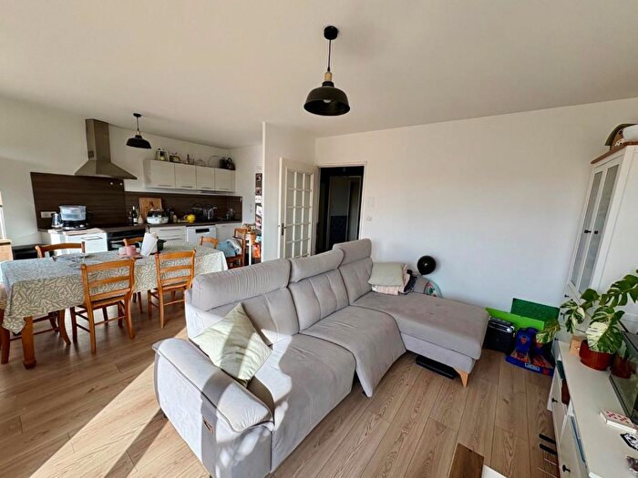 Appartement à louer - Roanne, Gare - 4 pièces - 2 chambres