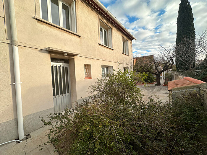 Maison à vendre - Saint-Mitre-les-Remparts - 6 pièces - 4 chambres