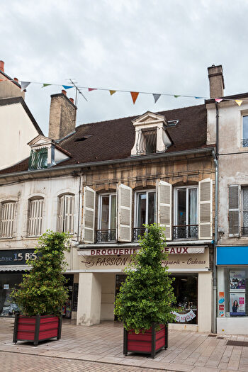 Maisons à vendre et appartements à louer - 3