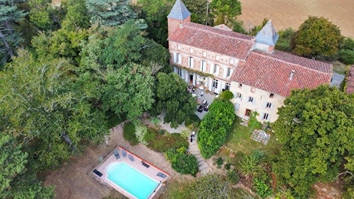 Maison à vendre - Gibel - 10 pièces - 7 chambres