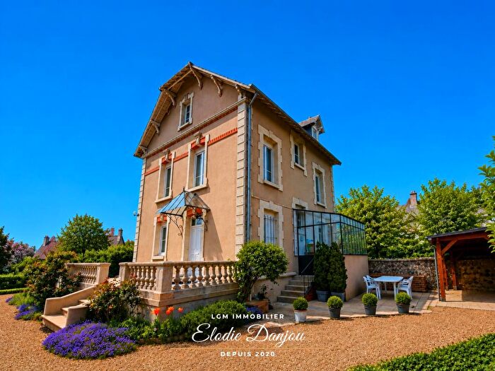 Vendôme, Centre-ville, Rochambeau : Maison 6 pièces à vendre