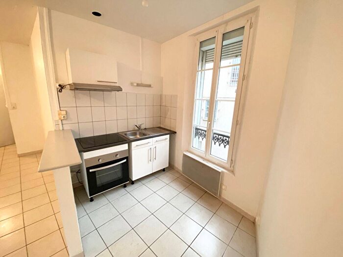 Appartement à louer - Vieille Ville, Joigny - 2 pièces - 1 chambre