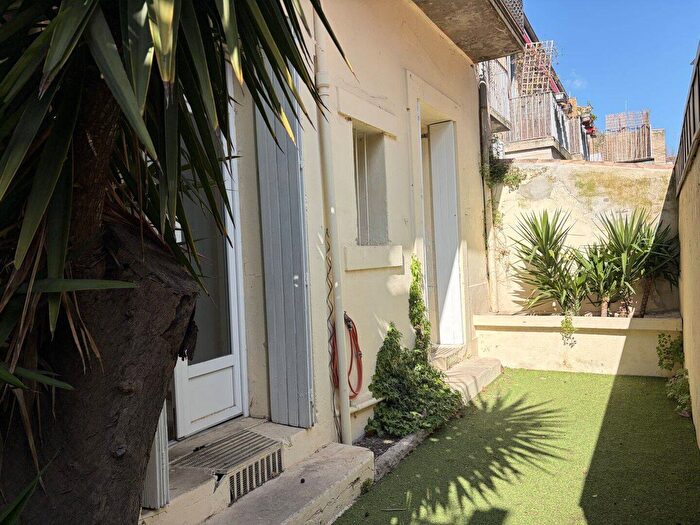 Appartement à louer - Beaux Arts, Montpellier - 3 pièces - 2 chambres