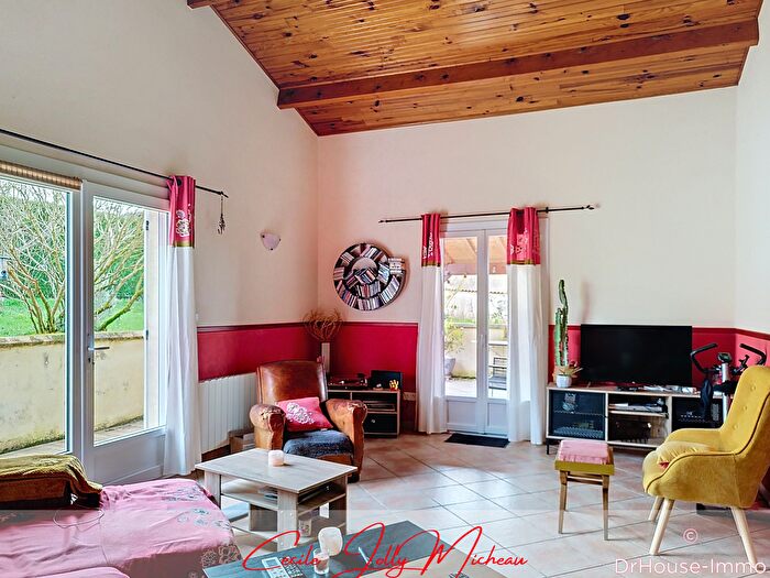 Maison à vendre - Saint-Bonnet-sur-Gironde - 6 pièces - 4 chambres