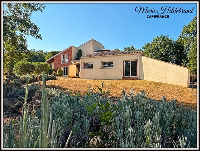 Maison 7 pièces à Laroque-Timbaut, à vendre