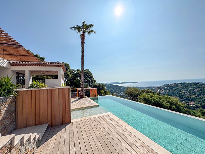 Maison à vendre - Cavalaire-sur-Mer, Castillane, Vivards, Roseraie, Rigaud, Cros de Mouton - 8 pièces - 6 chambres