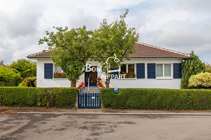 Maison à vendre - Saint-Privat-la-Montagne - 6 pièces - 4 chambres